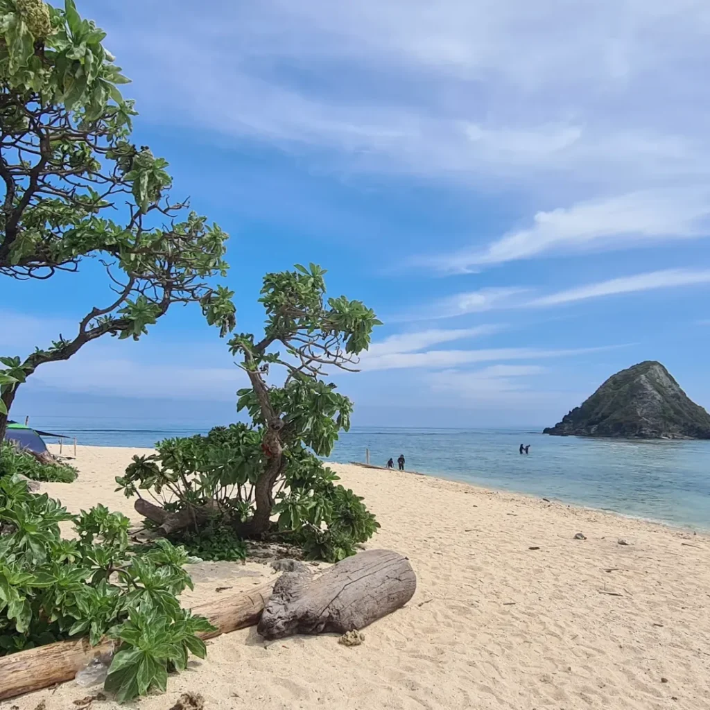 Pagudpud Beach Travel Guide 2026: Saud Beach Vs Blue Lagoon